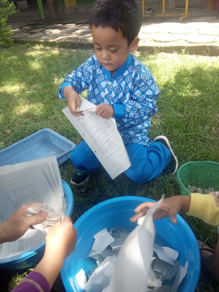 kegiatan motorik halus - Yayasan El Yaomy